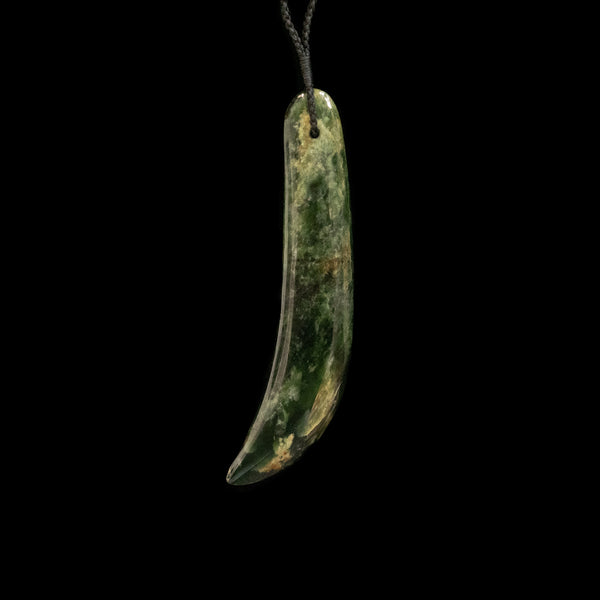 Raukaraka Pounamu Kapeu Pendant - Sands Carving Studio